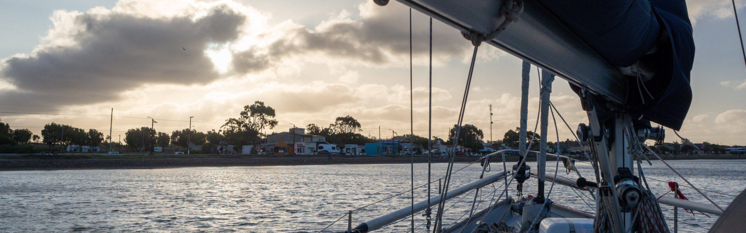 Onweer in de roaring fourties - Sailing Awa